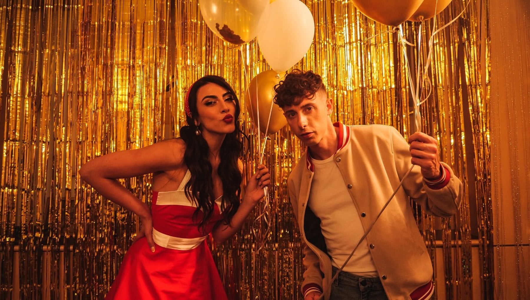 Shade torna con 'In un'ora': "Racconto l'amore nato sui balconi" - la ...