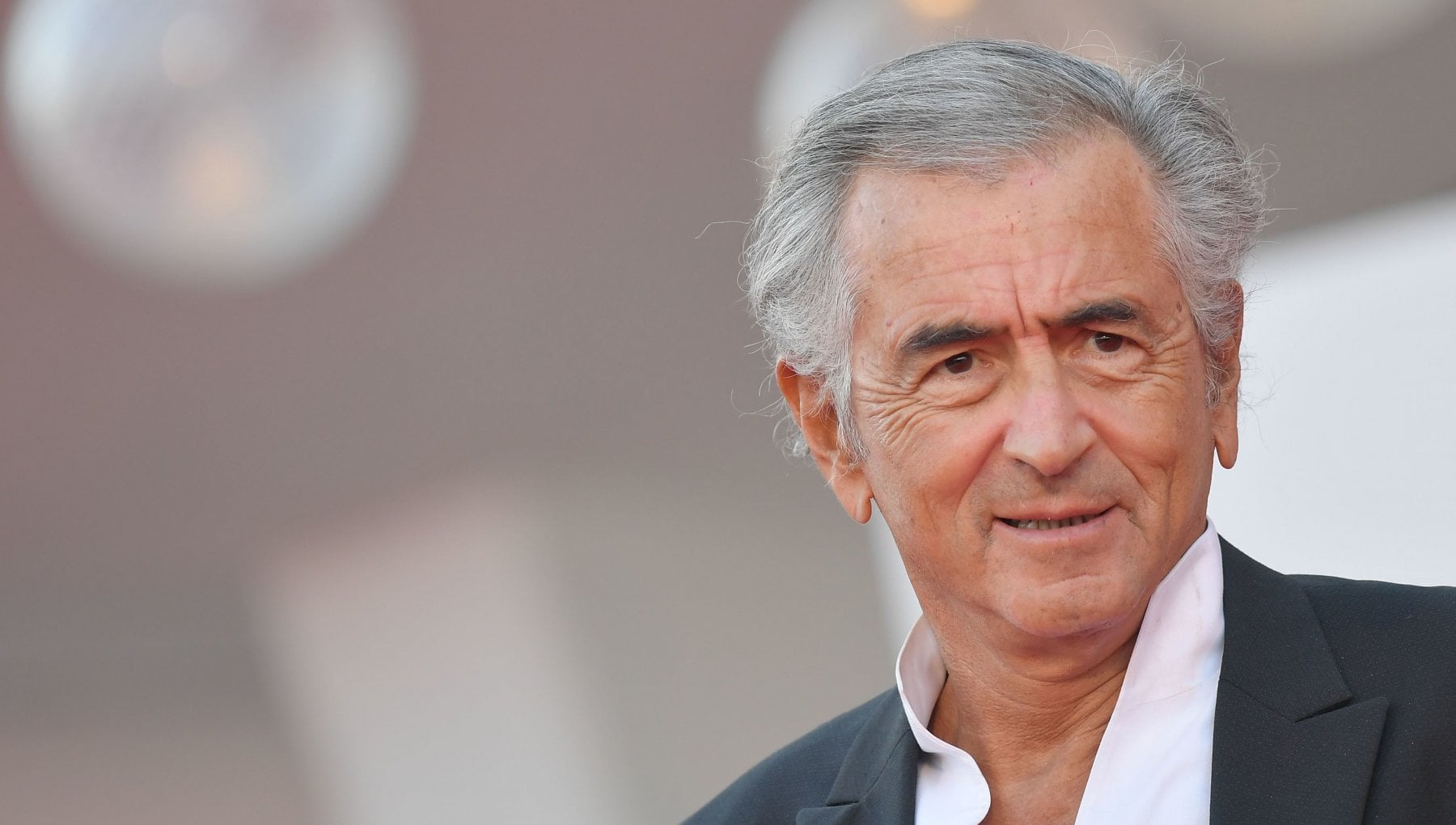 Un anno di Bernard-Henri Lévy in un documentario: "È un film che mi ha ...
