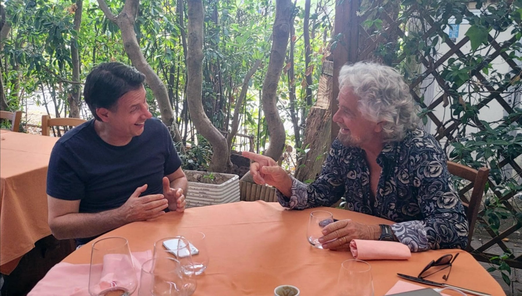 M5S, incontro Conte Grillo a Marina di Bibbona - la Repubblica
