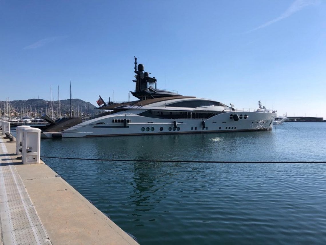Oligarchi russi, dalle ville in Costa Smeralda agli yacht milionari: il ...