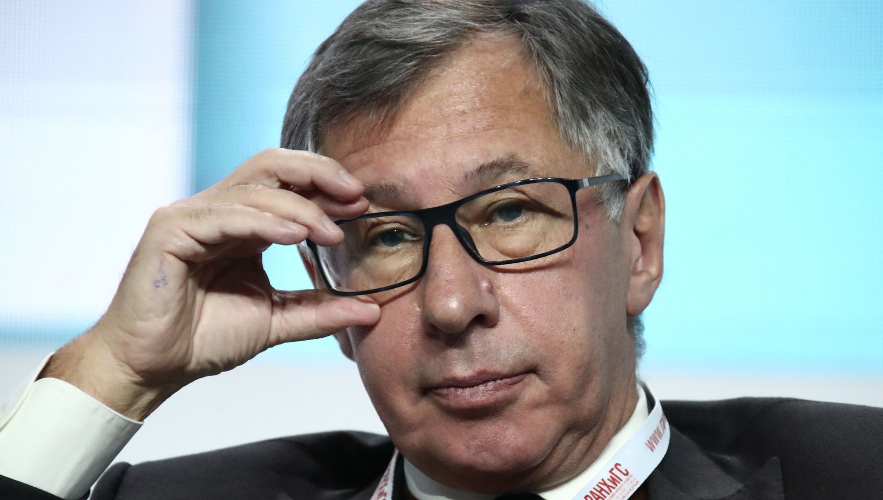 Oligarchi russi, congelata la villa di Petr Aven in Sardegna - la ...