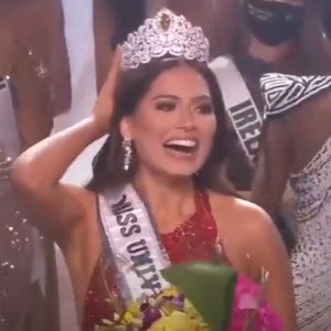 La transgender thailandese Anne Jkn compra Miss Universo - tuttonotizie