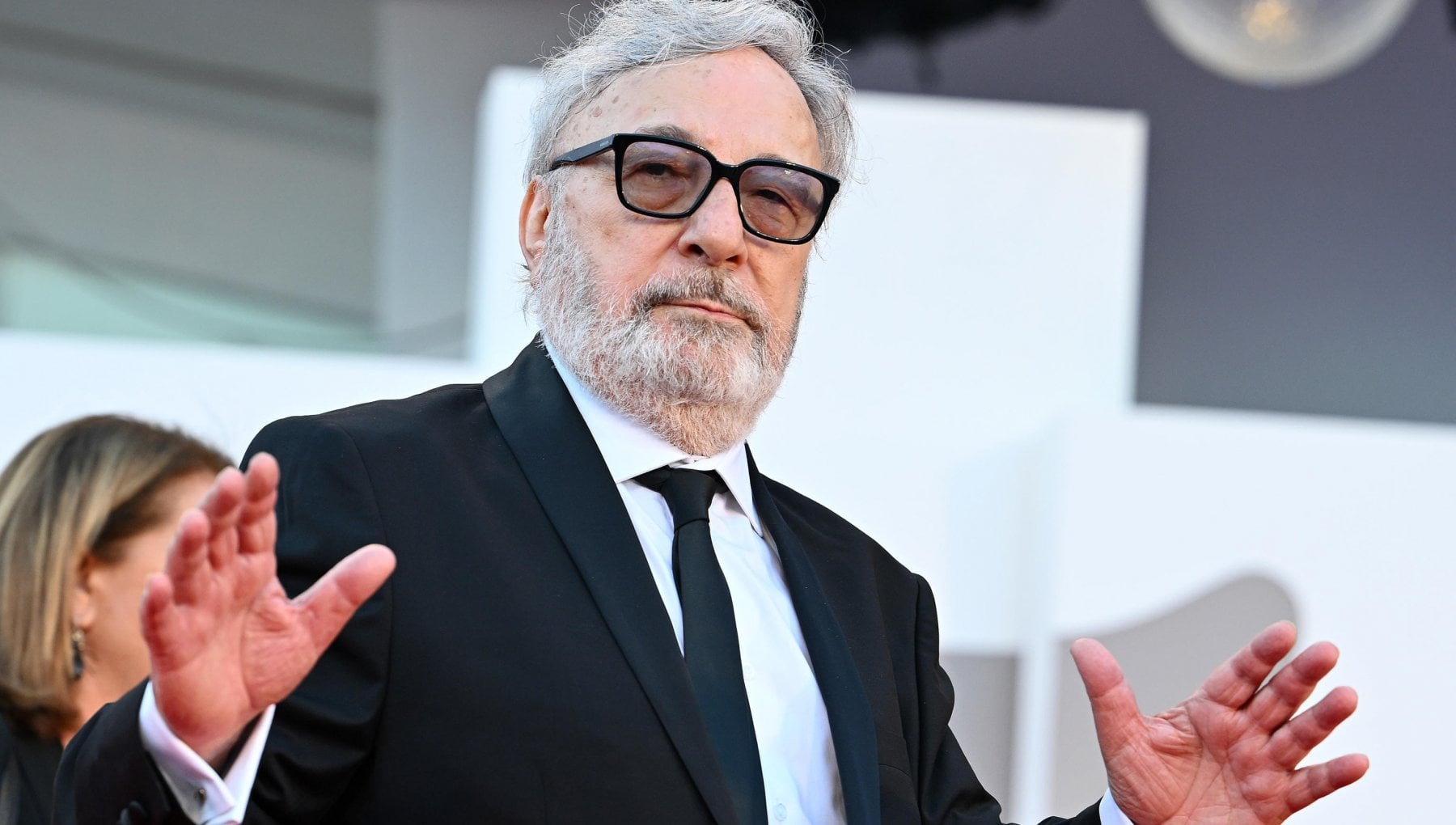 Amelio attacca il critico Fabio Ferzetti: "Con te non parlo, infame il ...