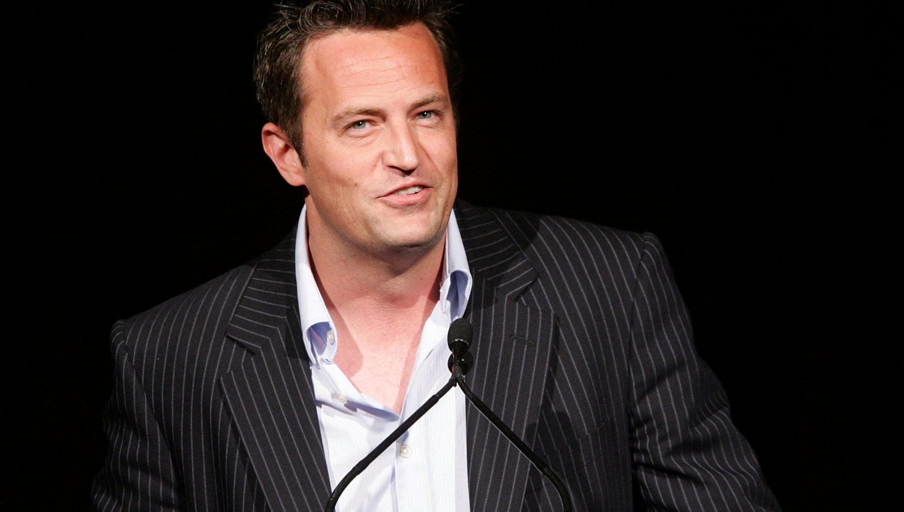 Matthew Perry di 'Friends', la confessione: "Dipendente da oppioidi ...