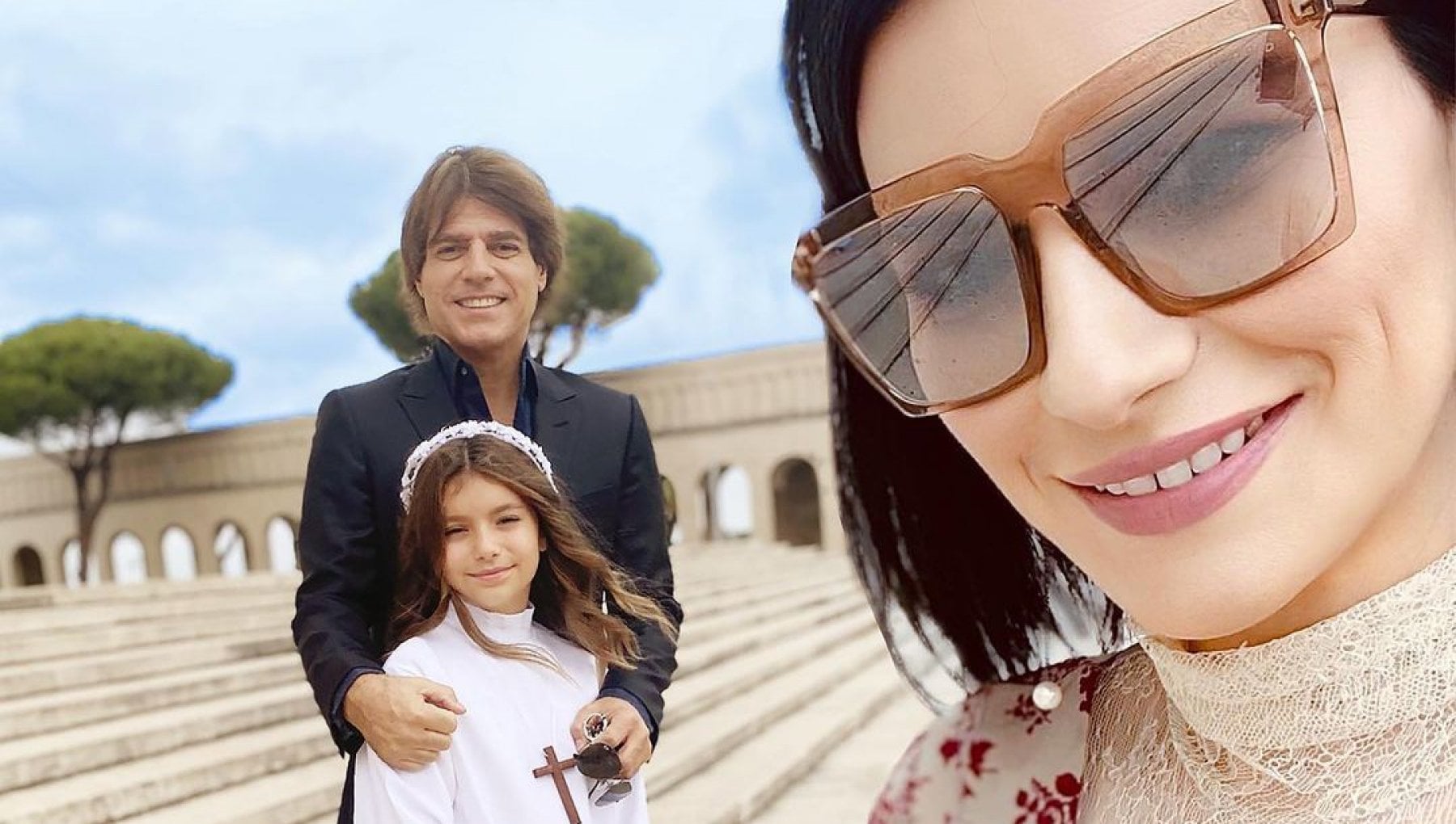 Laura Pausini, i festeggiamenti della comunione della figlia Paola con ...