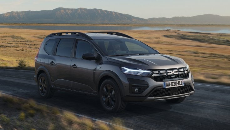Sorprendente Jogger, la prima ibrida Dacia: sette posti e consumi ...
