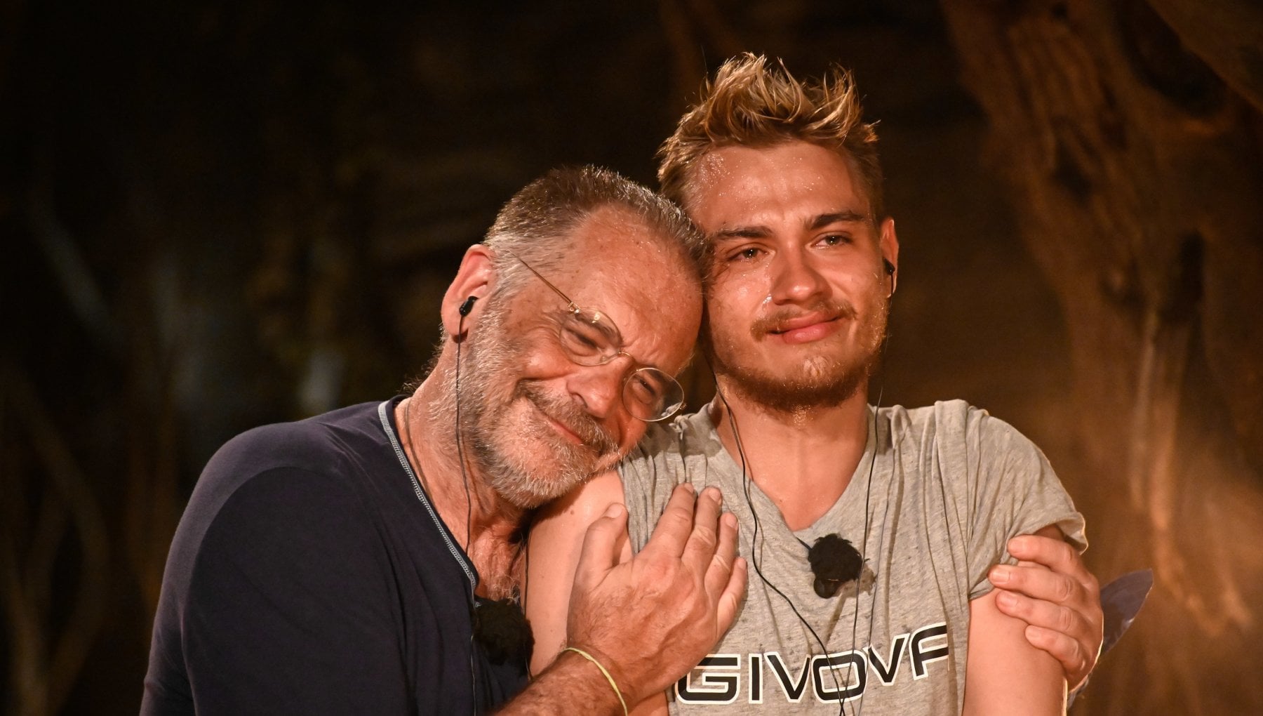 Isola dei famosi, Antolini si commuove davanti al disegno di Melissa ...