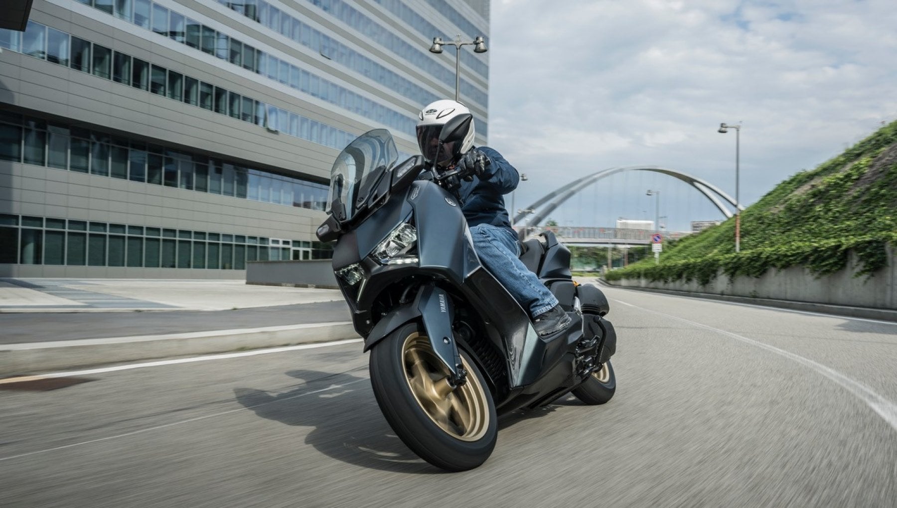 Fenomeno scooter Yamaha XMax 300, nuovo stile e tecnologia al massimo ...