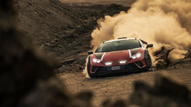 Incredibile Huracán Sterrato, la Lamborghini tuttofare. Ecco come va su ...