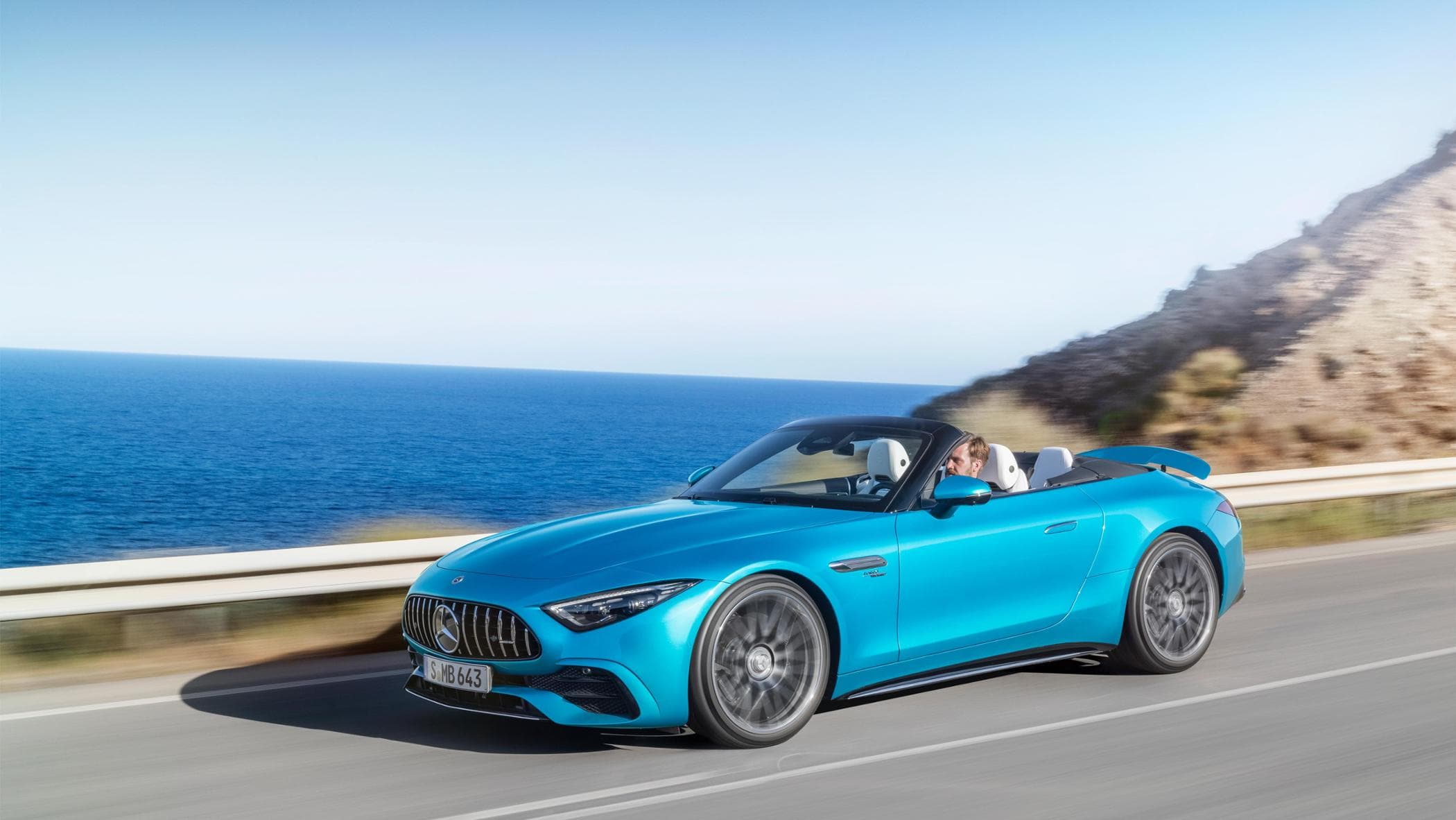 Mercedes Amg SL43, al volante della nuova versione cabrio che sfida la ...