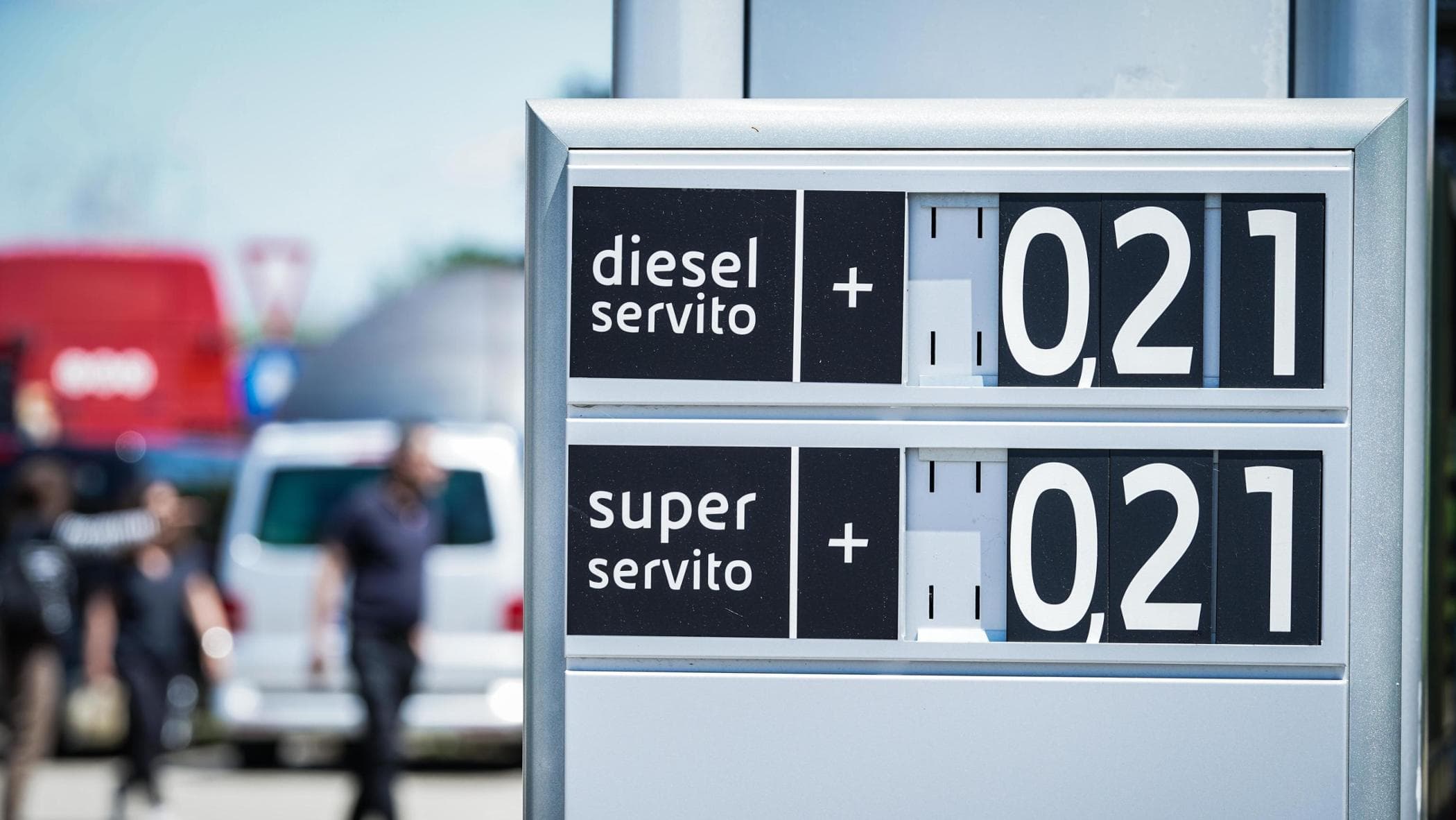 Caro benzina, dal tabellone della discordia all’App che non c’è. Ecco ...
