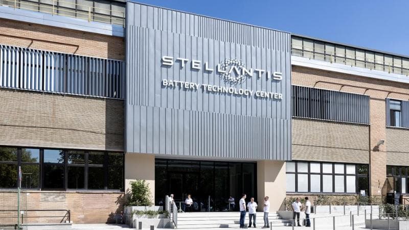 Auto elettrica, Stellantis apre a Mirafiori il primo Battery Technology ...
