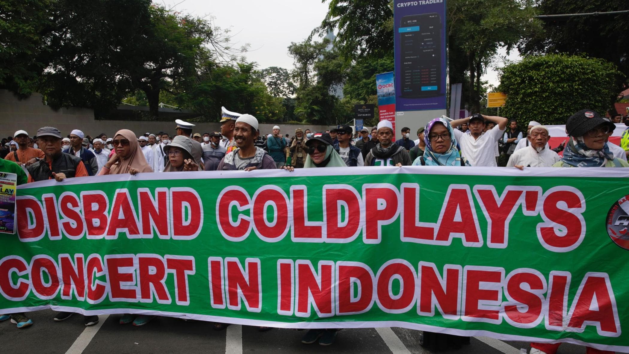 Coldplay contestati in Indonesia: “Sostengono la comunità LGBTQ+” - la ...