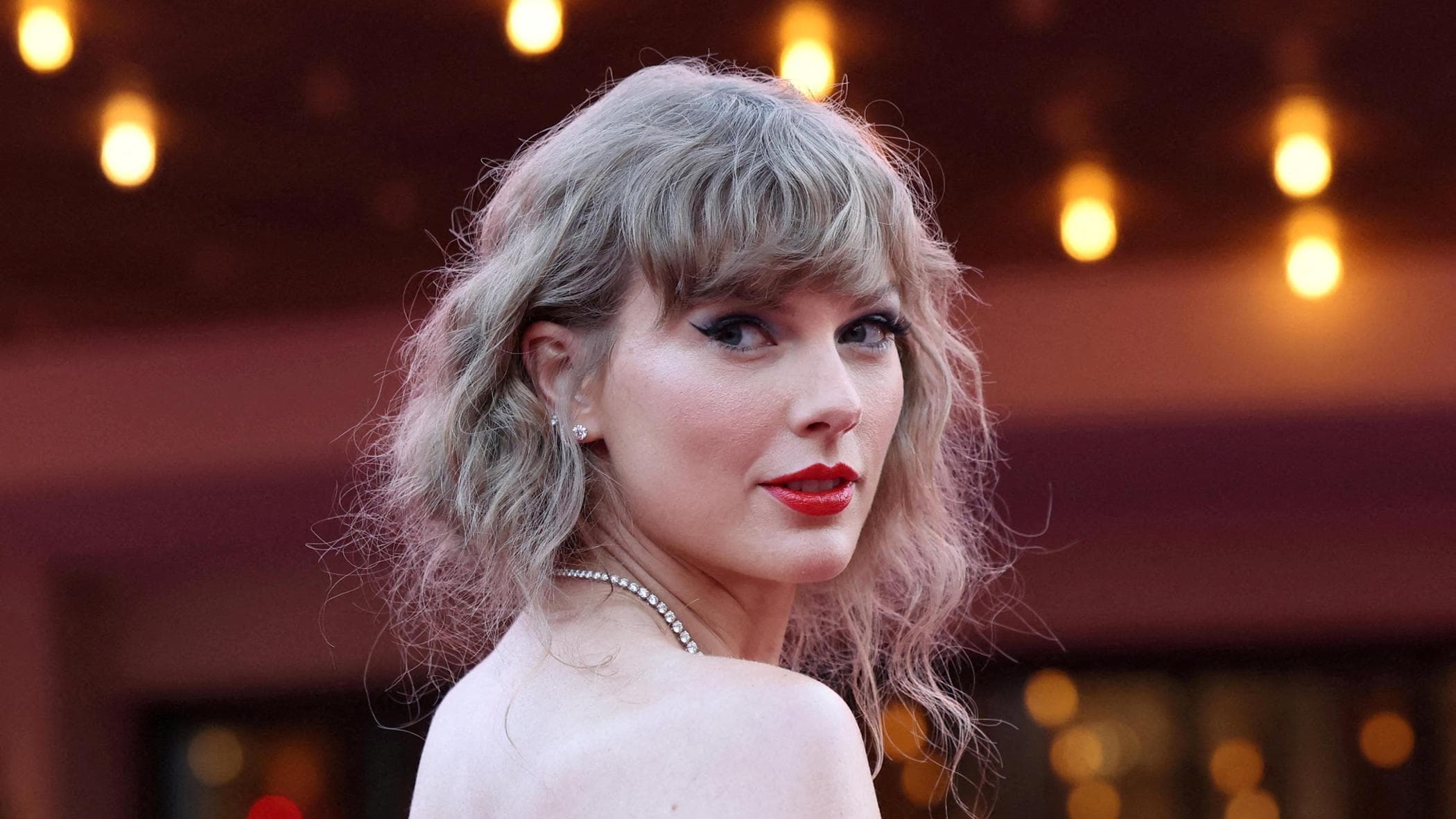 Taylor Swift “sopraffatta dal dolore”: una fan muore durante il ...