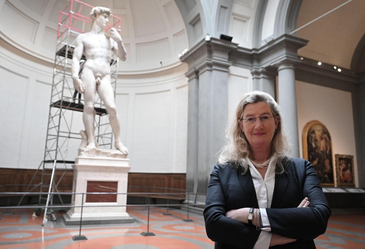 Firenze. La pulitura periodica del David di Michelangelo nella Galleria ...