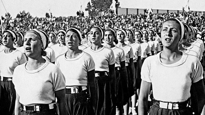 Due volti di donna durante il fascismo - la Repubblica