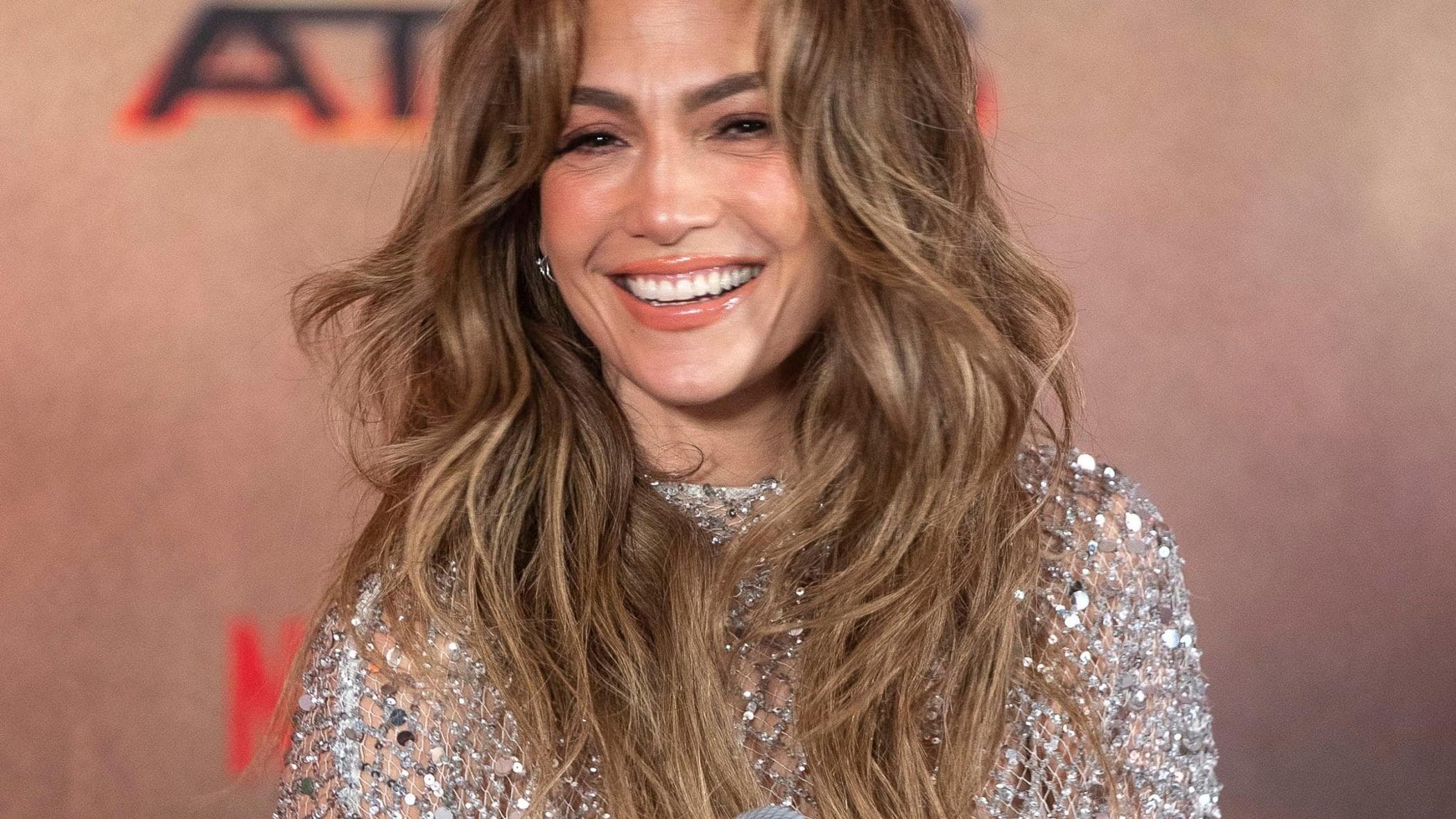 Jennifer Lopez contro l’intelligenza artificiale: “Hanno clonato la mia ...