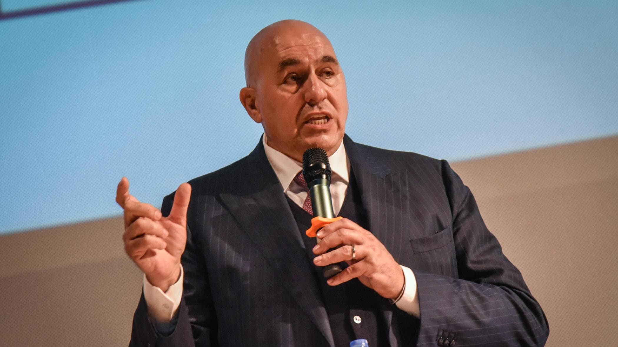 Crosetto: “Ue più impegnata su regole che su crescita. Sull’auto ci ...