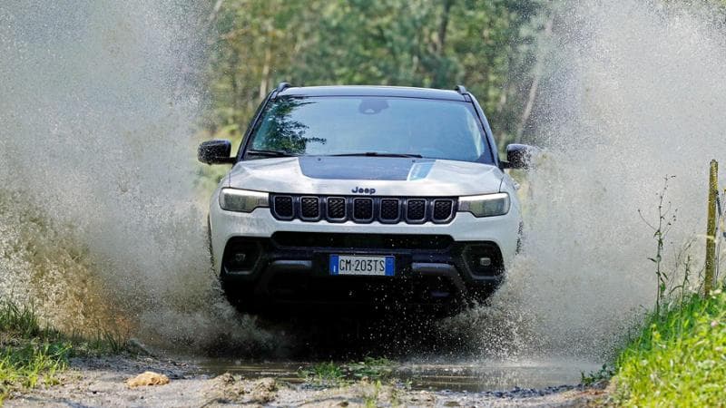 La sfida Jeep: ecco i nuovi modelli di Renegade e Compass. A tutto ...