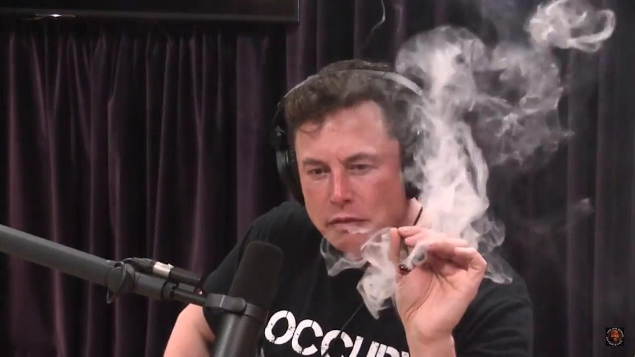 Tesla, Elon Musk fuma marijuana in diretta radiofonica: polemiche - la ...