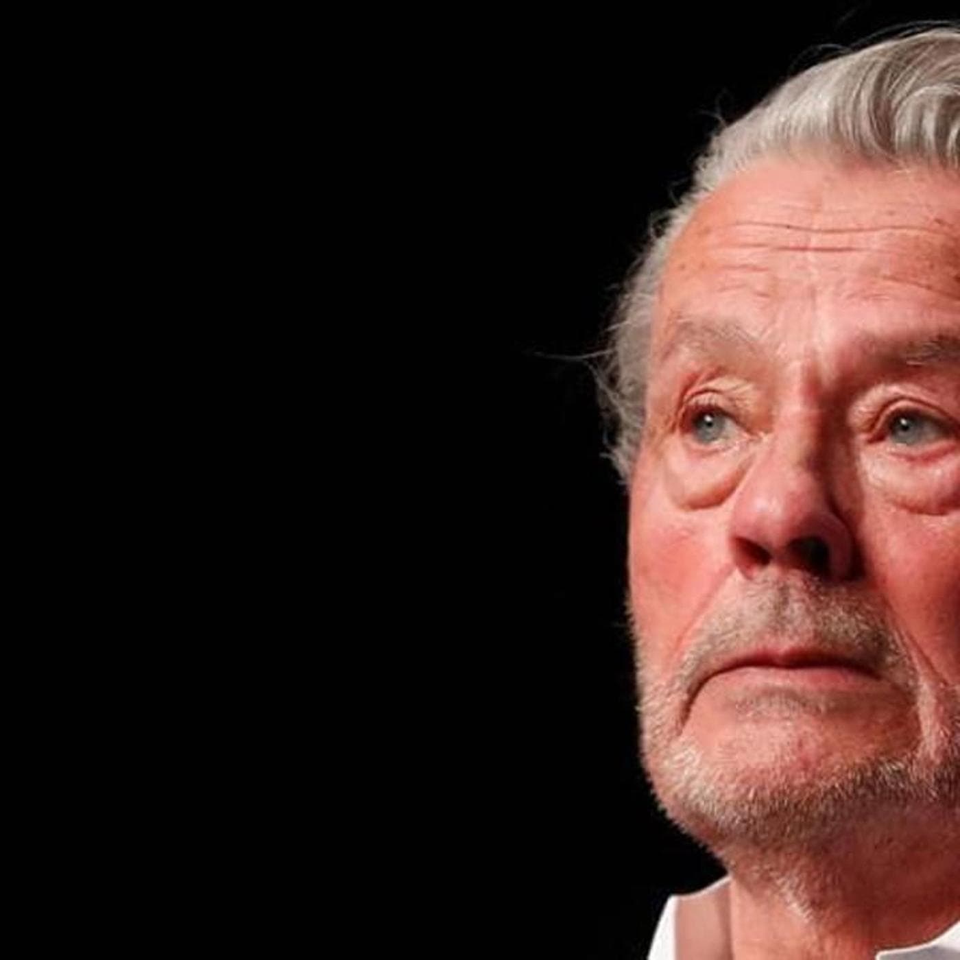 Quella bellezza ormai sfiorita di Alain Delon in un volto segnato dalla ...