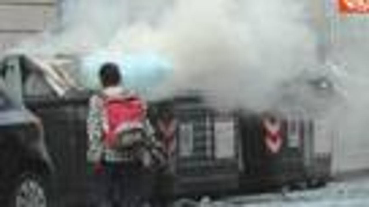 No Monti Day - Atti di vandalismo contro banche, cassonetti in fiamme ...