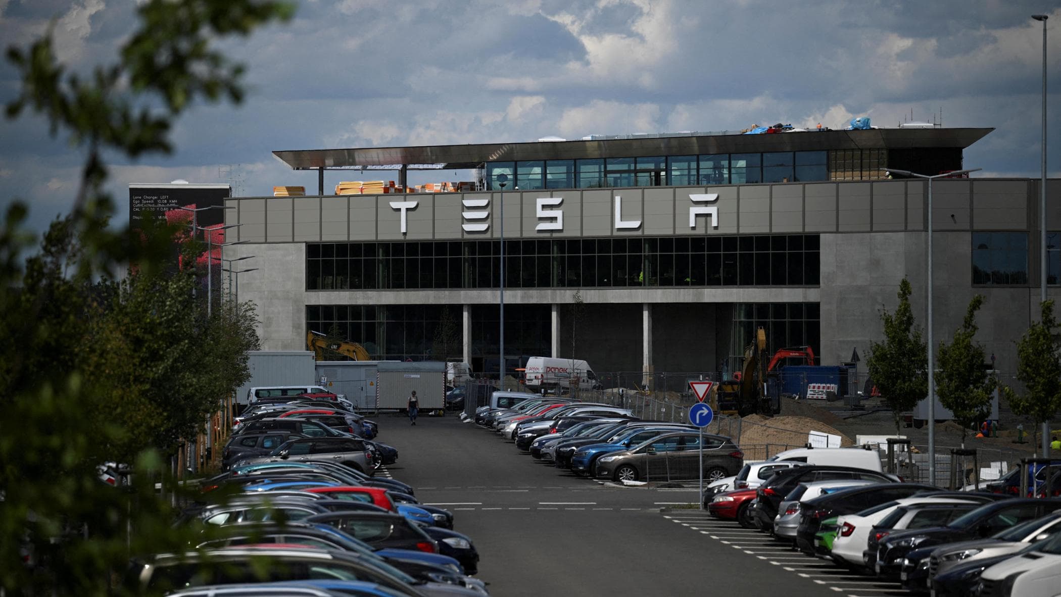 Tesla e i suoi segreti, viaggio nella gigafactory di Musk che divide i ...
