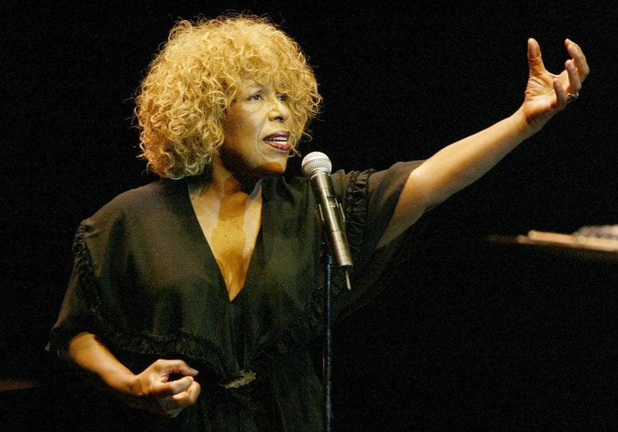 Roberta Flack, morta la star dell’R&B famosa per 'Killing Me Softly ...