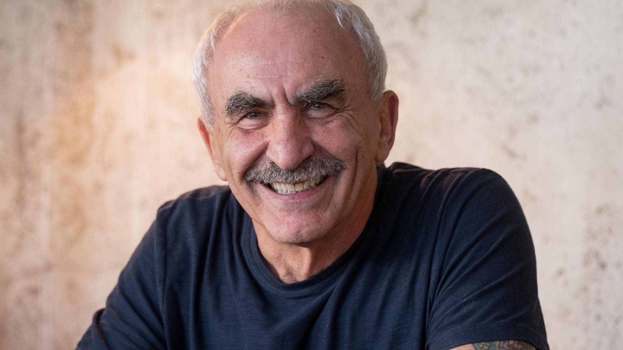 Gino Castaldo e “Il ragazzo del secolo”, storia di una generazione che ...
