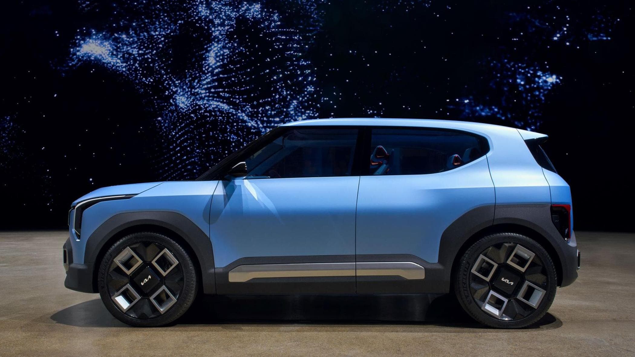 Kia avanti a tutto elettrico in Europa con EV2 e EV4 hatchback e sedan ...