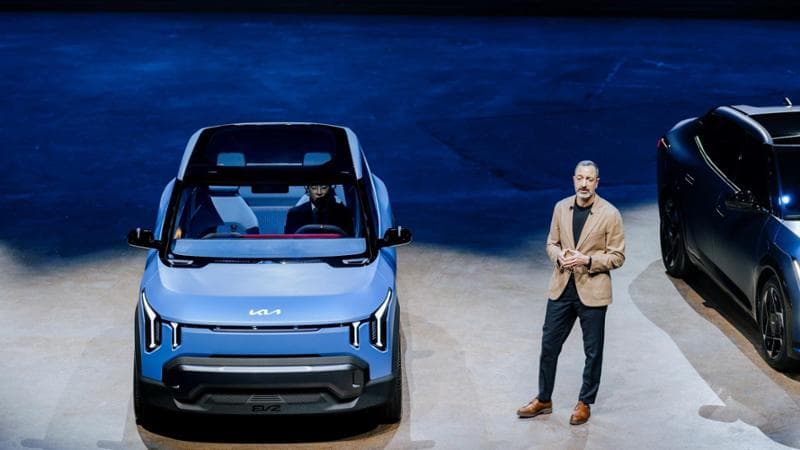 Kia avanti a tutto elettrico in Europa con EV2 e EV4 hatchback e sedan ...
