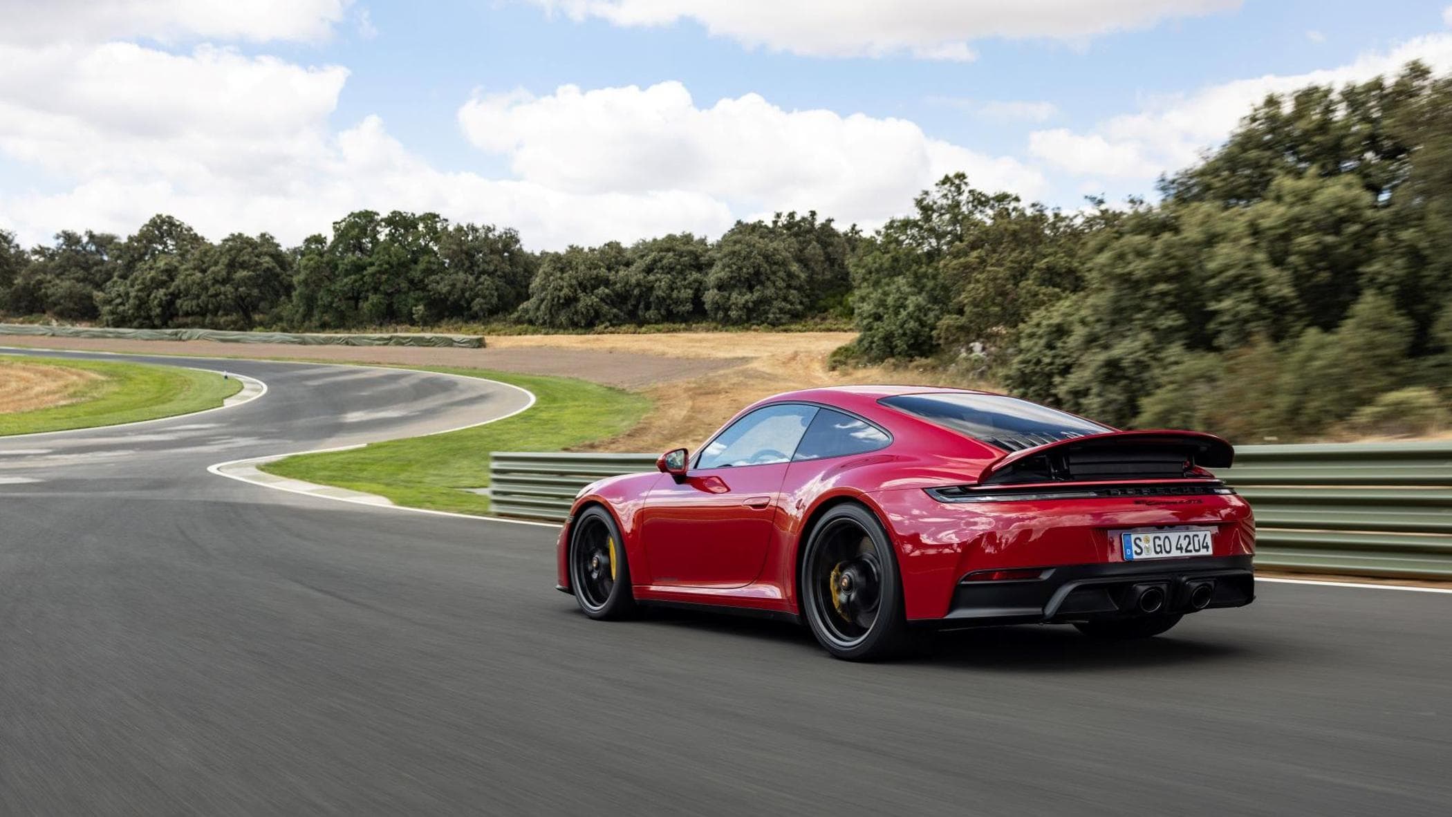 Porsche 911 Carrera 4 GTS, con l’ibrido l’icona di Stoccarda è ancora ...