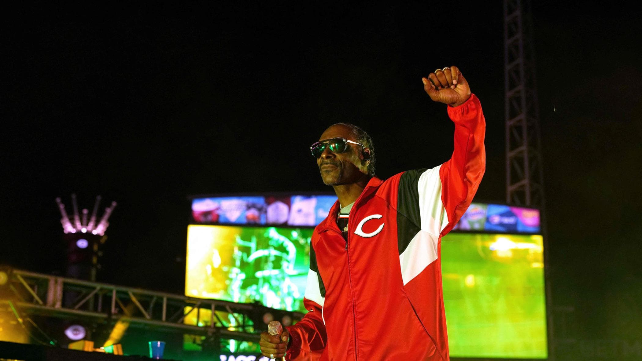 Snoop Dogg, lo spinello diventa arte e il rapper incassa 148mila ...