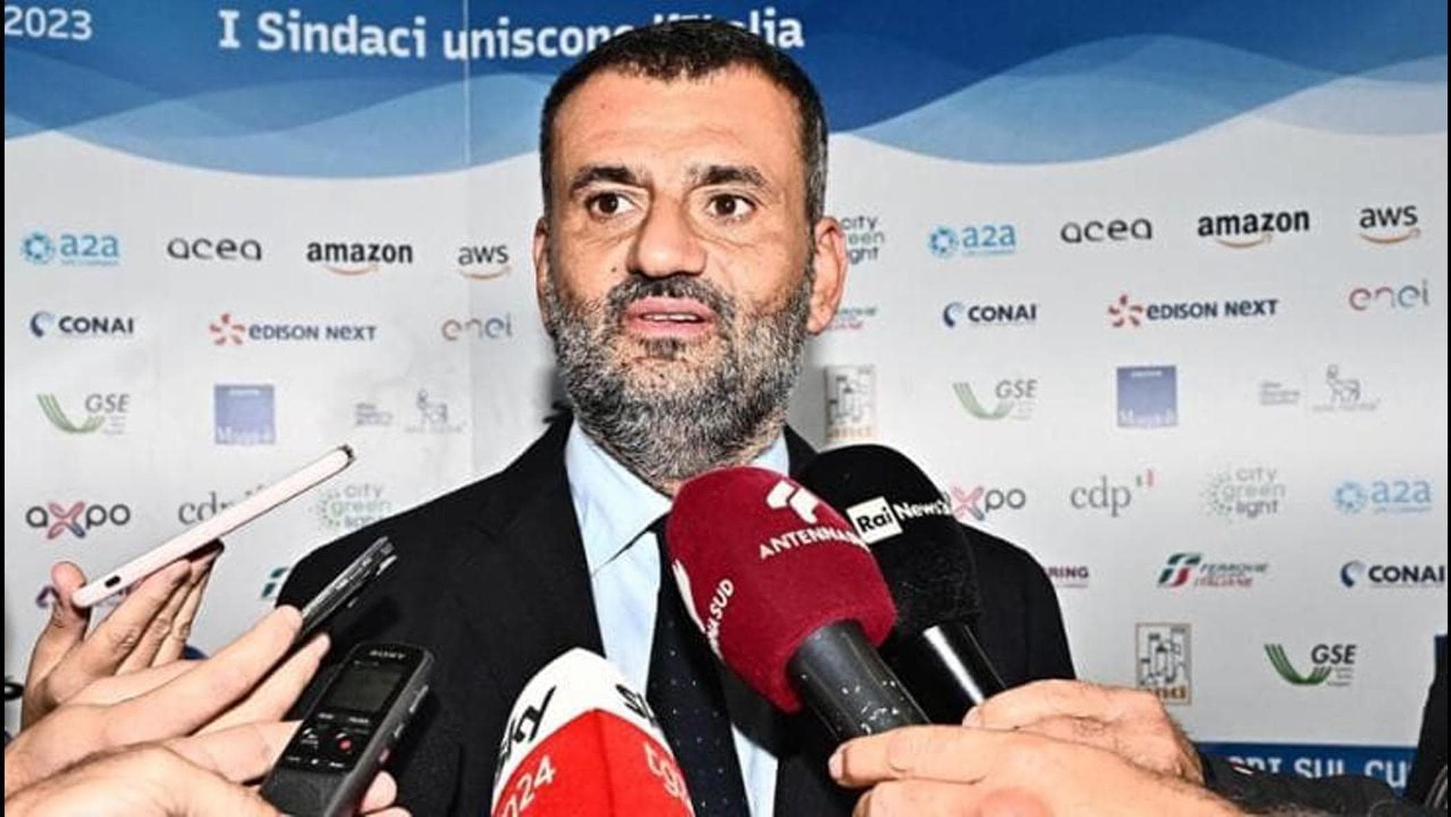 Il sì di Decaro sembra uscito da Manzoni - la Repubblica