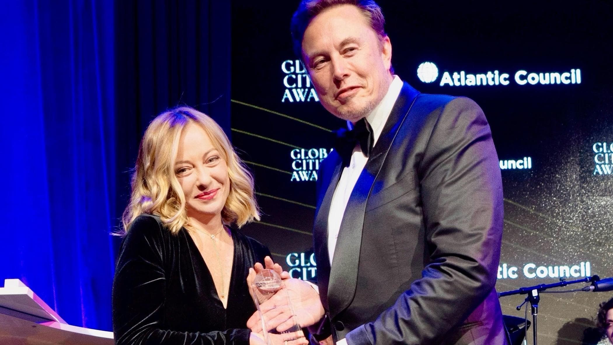 Stroppa critica il governo sugli sbarchi, Musk condivide il post - la ...