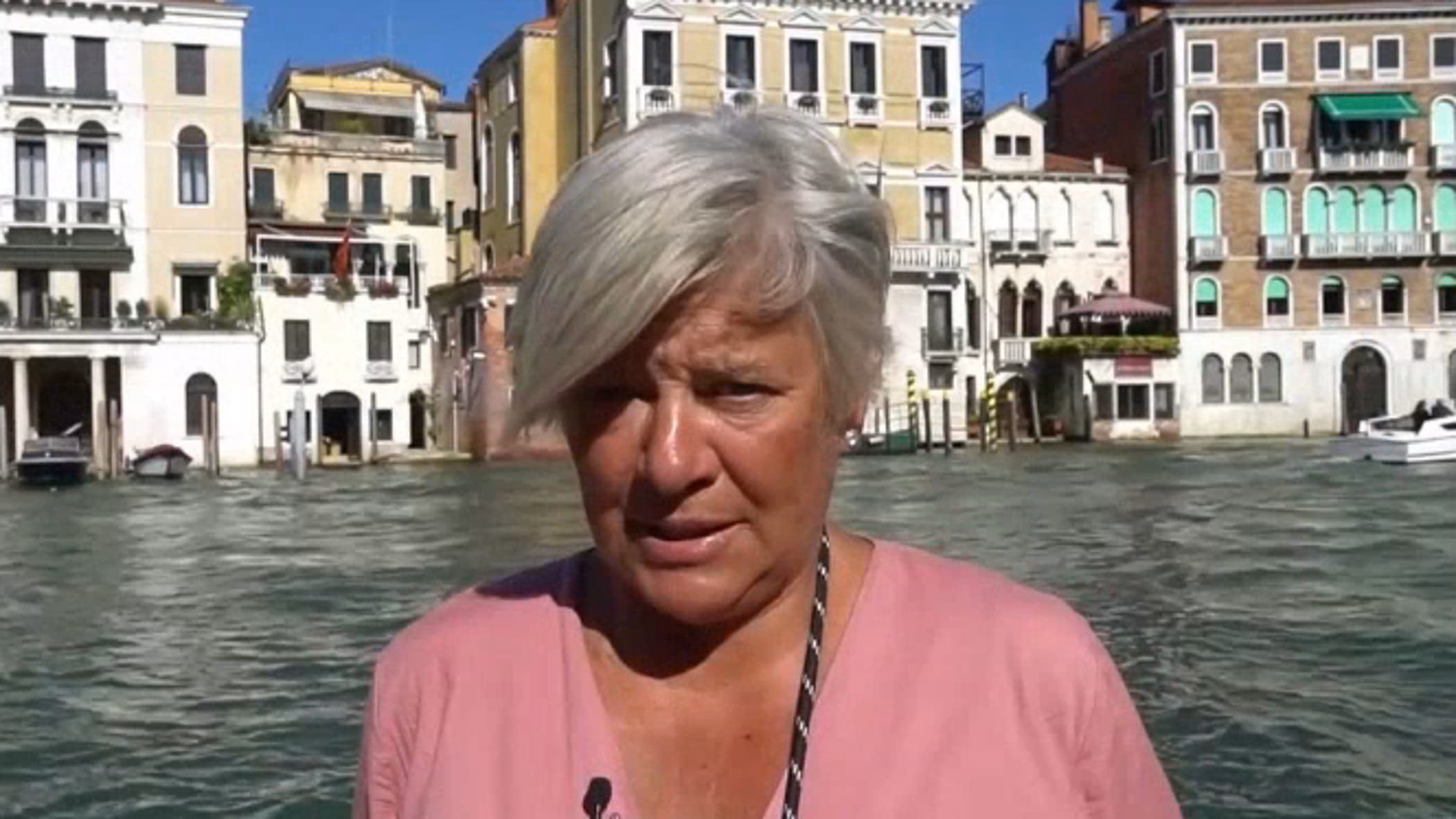Volantini contro Lady Pickpocket a Venezia, Zaia la incontra: “Segnala ...