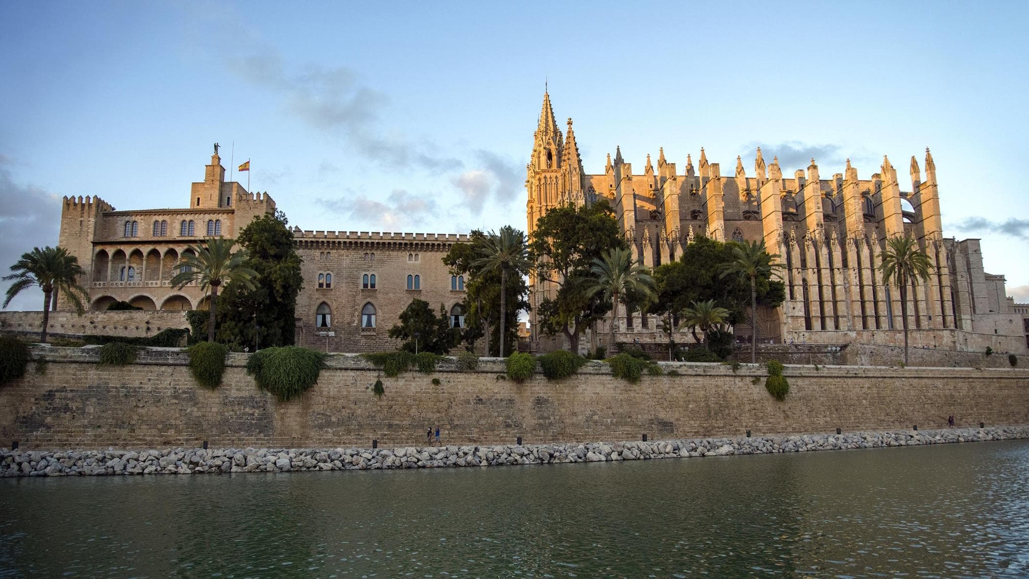 Baleari, Maiorca. Scoprire Palma, la città che brilla a fine estate ...