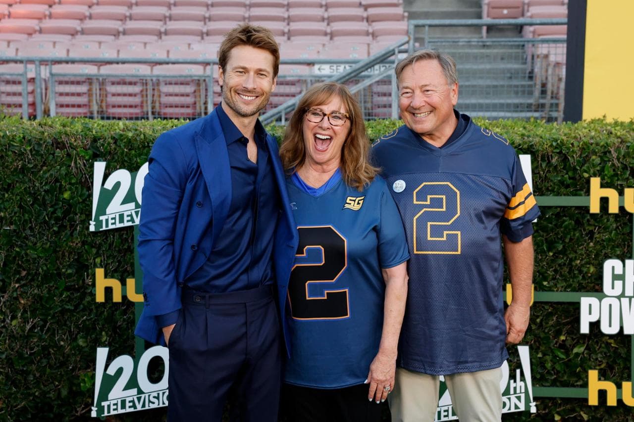 “Chad Powers”, Glen Powell: l’attore di “Top gun” e “Tutti tranne te ...