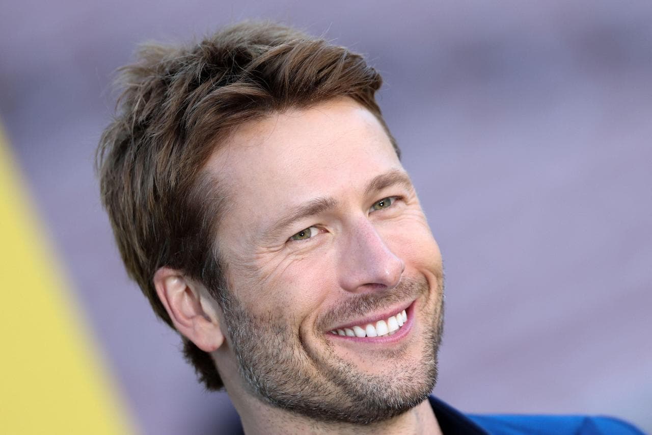 “Chad Powers”, Glen Powell: l’attore di “Top gun” e “Tutti tranne te ...