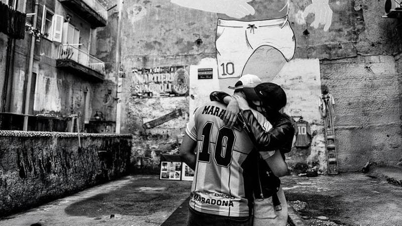 Maradona, il giorno della morte a Napoli: il reportage fotografico - la ...