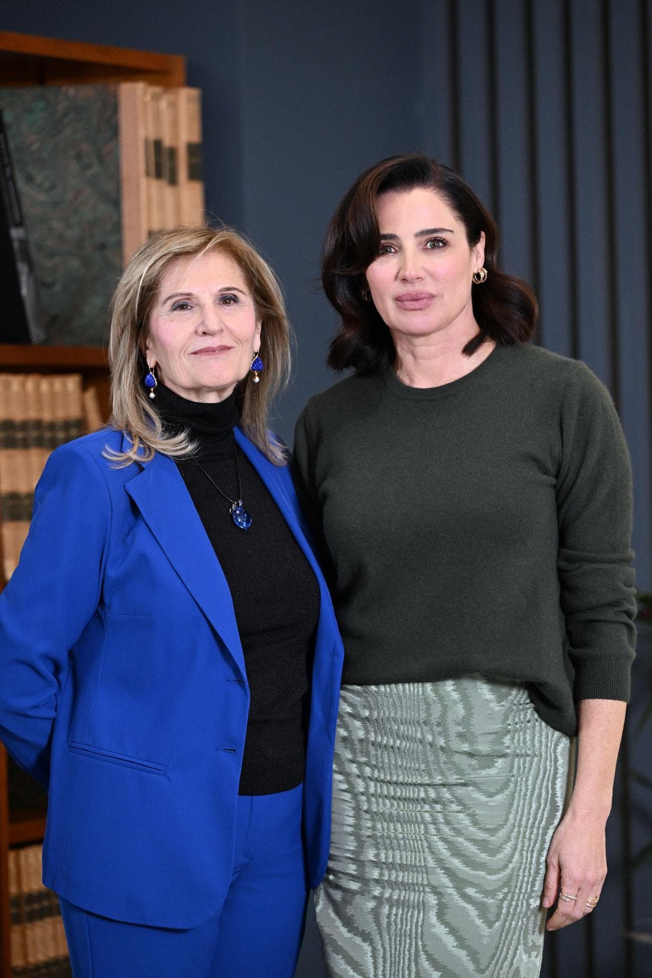 Luisa Ranieri è “La preside” di Caivano: “A scuola per una lezione di ...