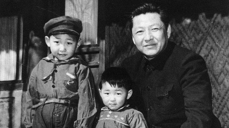 Xi Jinping, una biografia racconta il padre Xi Zhongxun: e lui stesso ...