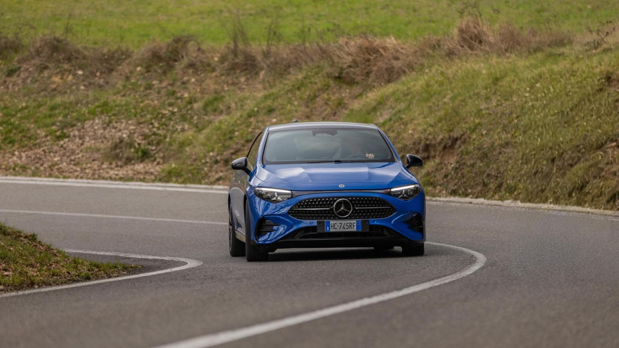 Mercedes CLA Hybrid, su strada è più elettrica di quanto ci si aspetti ...