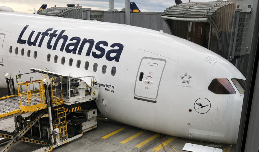 Carrello collassa, aereo Lufthansa cade sul muso: “Feriti nell ...