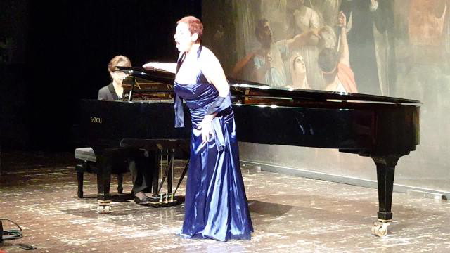 Elena Lo Forte canta al Premio Asti d'Appello - La Stampa