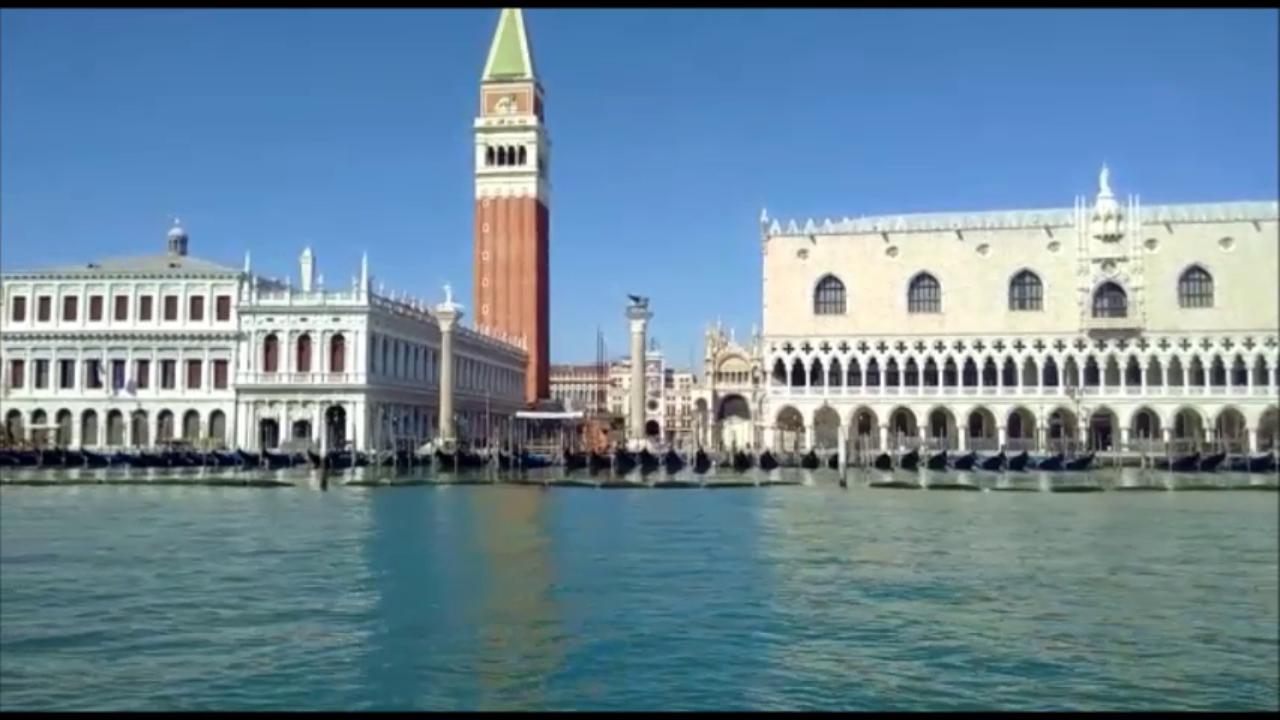 Venezia ai tempi del coronavirus: San Marco si specchia nell'acqua ...