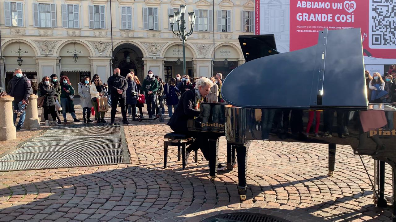 Pietro Morello in concerto a piazza San Carlo a Torino - la Repubblica