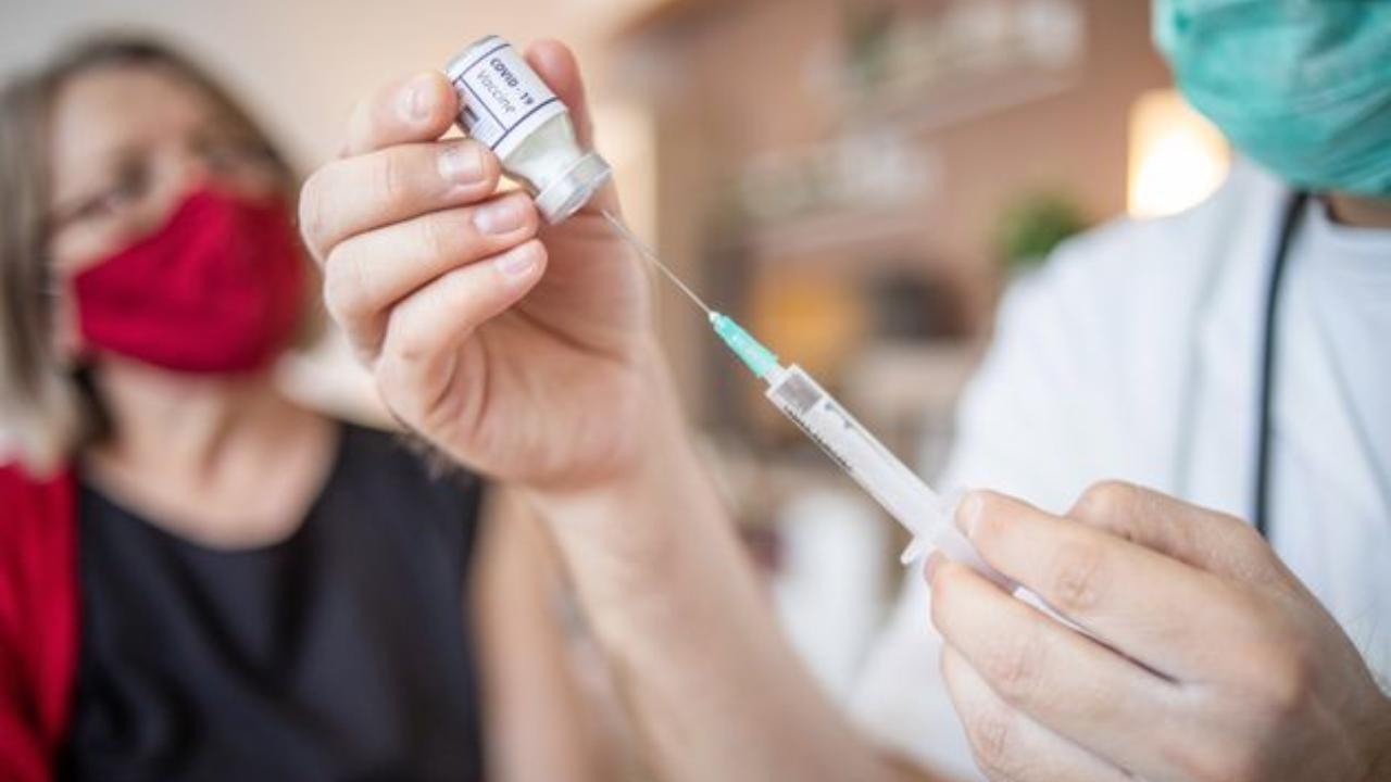 Covid, vaccino obbligatorio per gli over 50: regole, sanzioni, validità ...