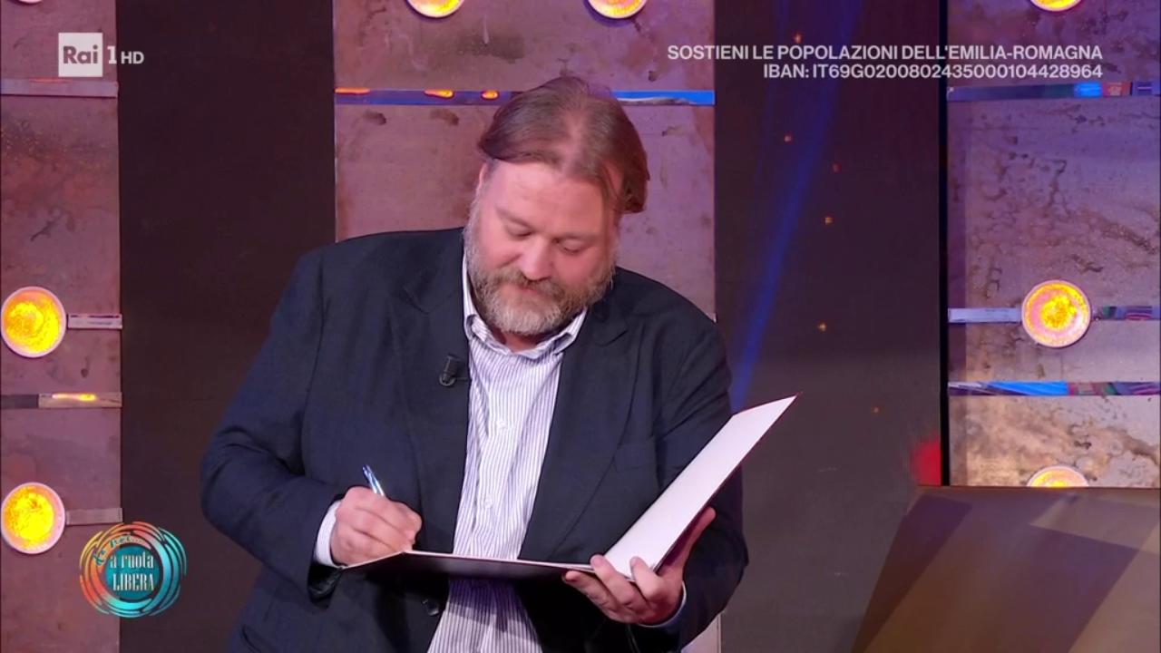 Stefano Fresi e la promessa di matrimonio in diretta tv - la Repubblica