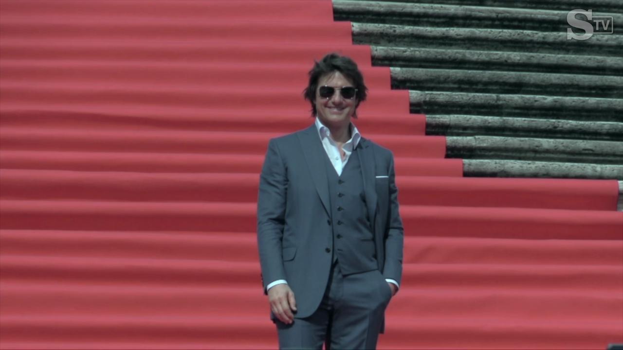Tom Cruise infiamma Roma, sulla Scalinata della Trinità dei Monti, per ...